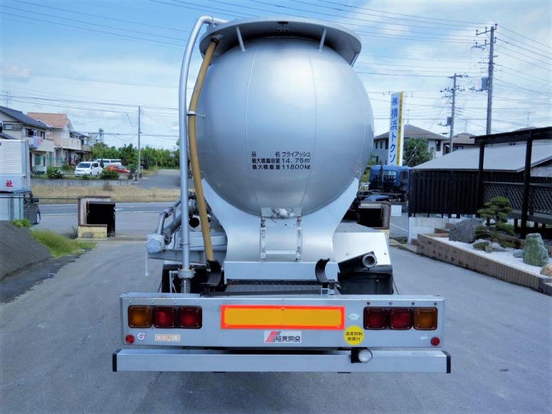 22 ton powder carrier (Isuzu H18) – Zmc JAPAN