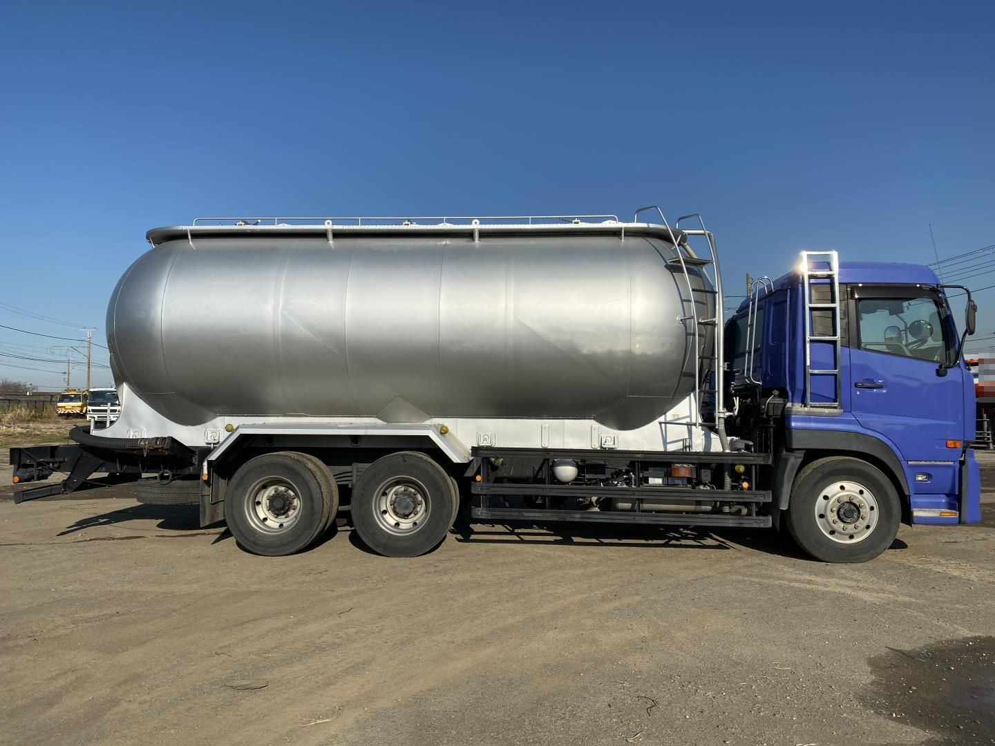 22 ton powder and grain carrier (H19UD) incineration ash – Zmc JAPAN