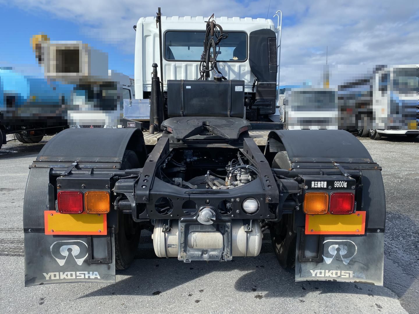 9.9 ton tractor (Mitsubishi H20) with compressor – Zmc JAPAN